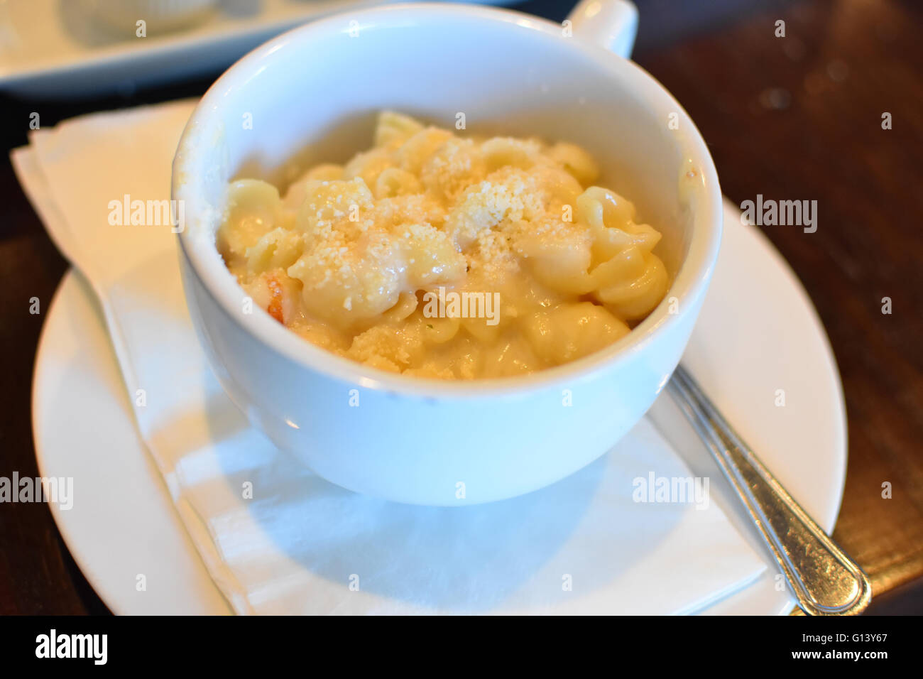 mac and cheese Stock Photo - Alamy