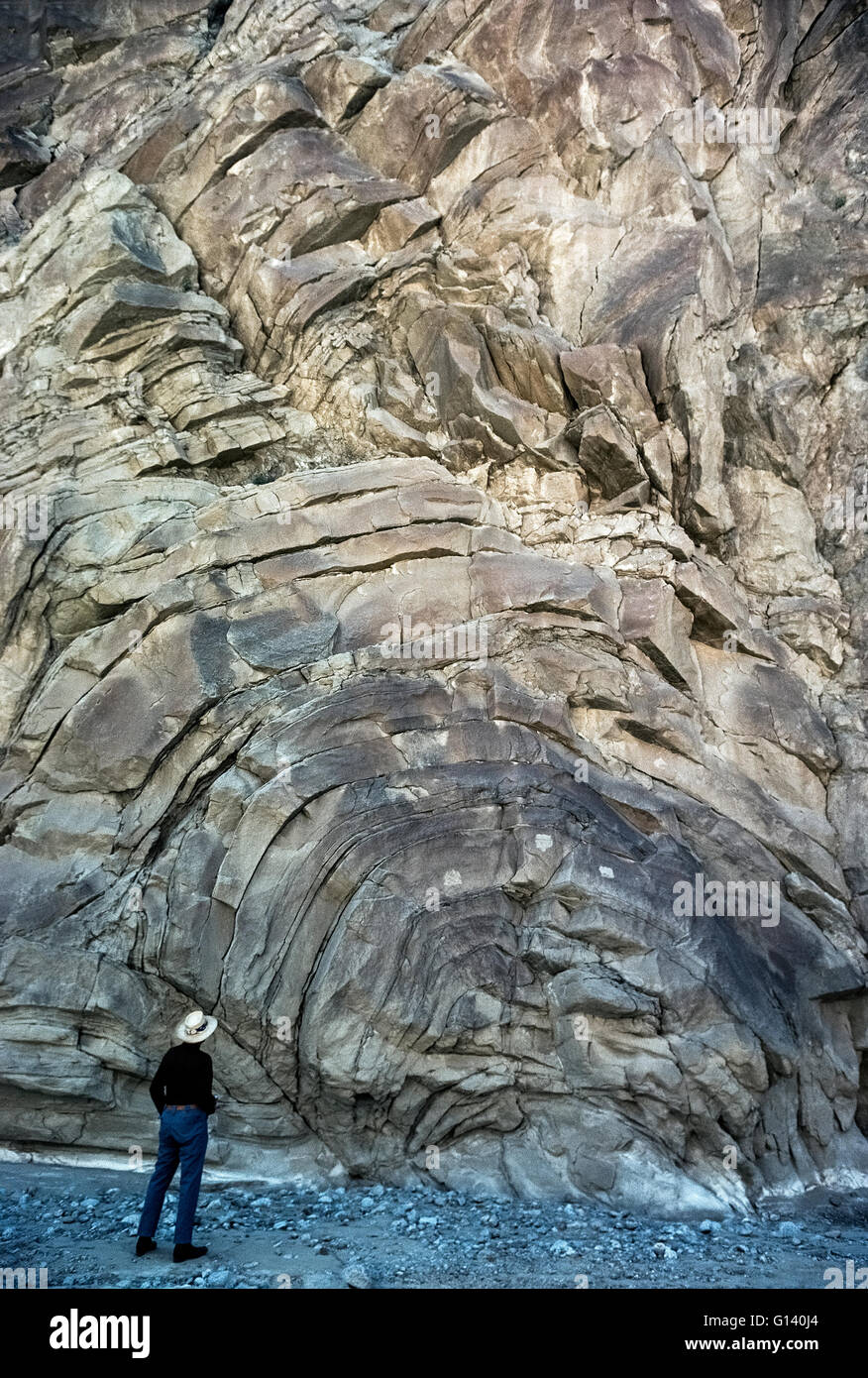 Fault through rock layers hi-res stock photography and images - Alamy