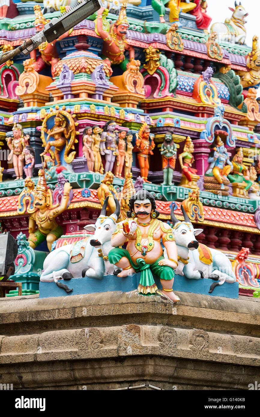 Statue statues of a cow cows hi-res stock photography and images - Alamy