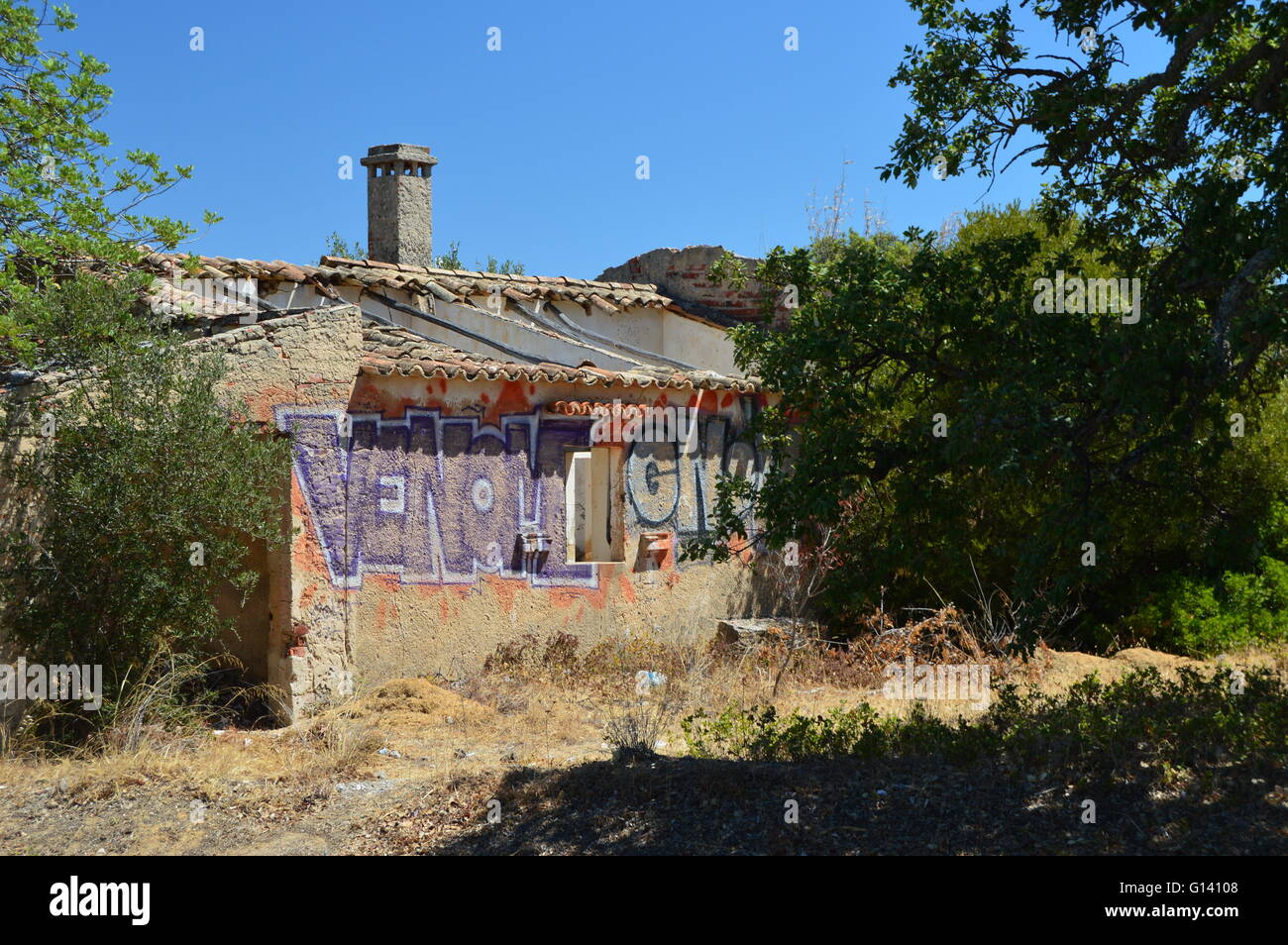 A building ruin in Guia, Algarve, Portugal Stock Photo - Alamy