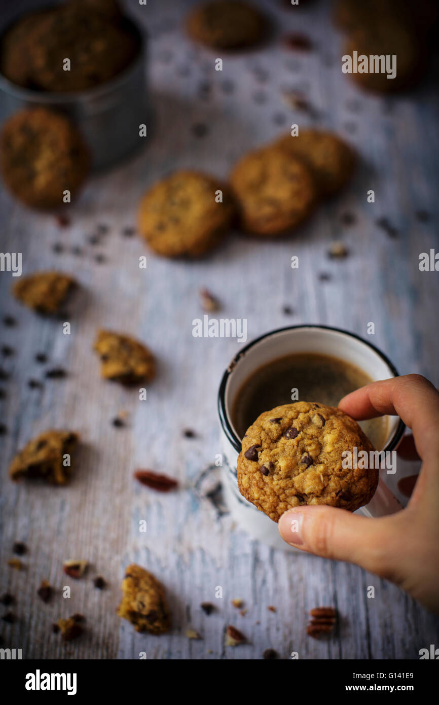 Chocolate chip cookies hand hand hi-res stock photography and images ...