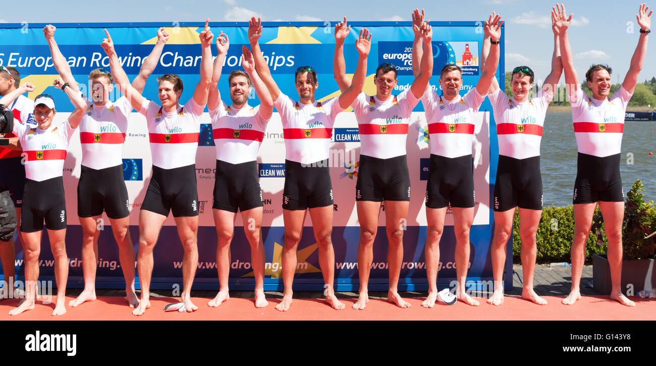 Winning team rowing hi-res stock photography and images - Alamy