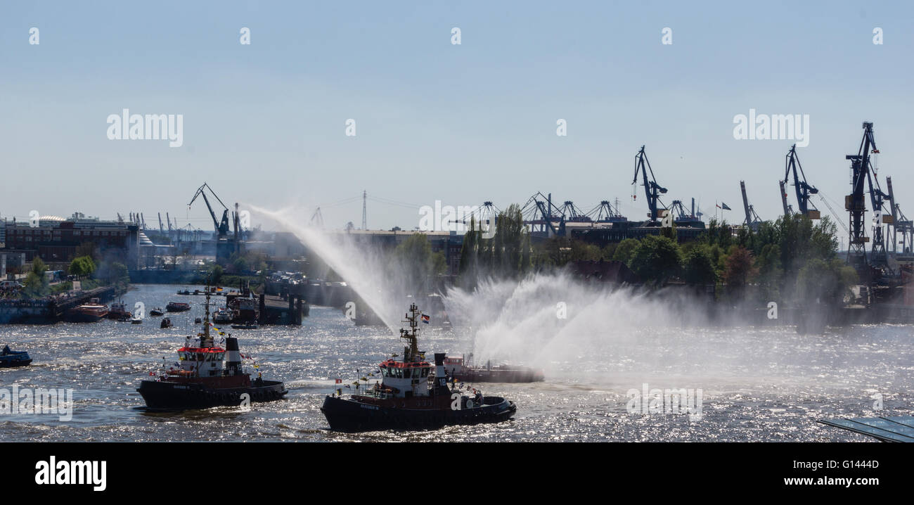 Hamburg, Germany. 7th May, 2016. The famous tug ballet on River Elbe ...