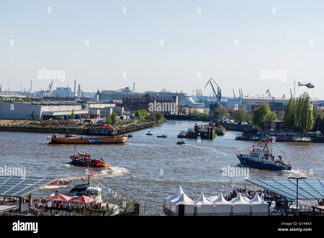 Hamburg, Germany. 7th May, 2016. Demonstration of a rescue with police ...