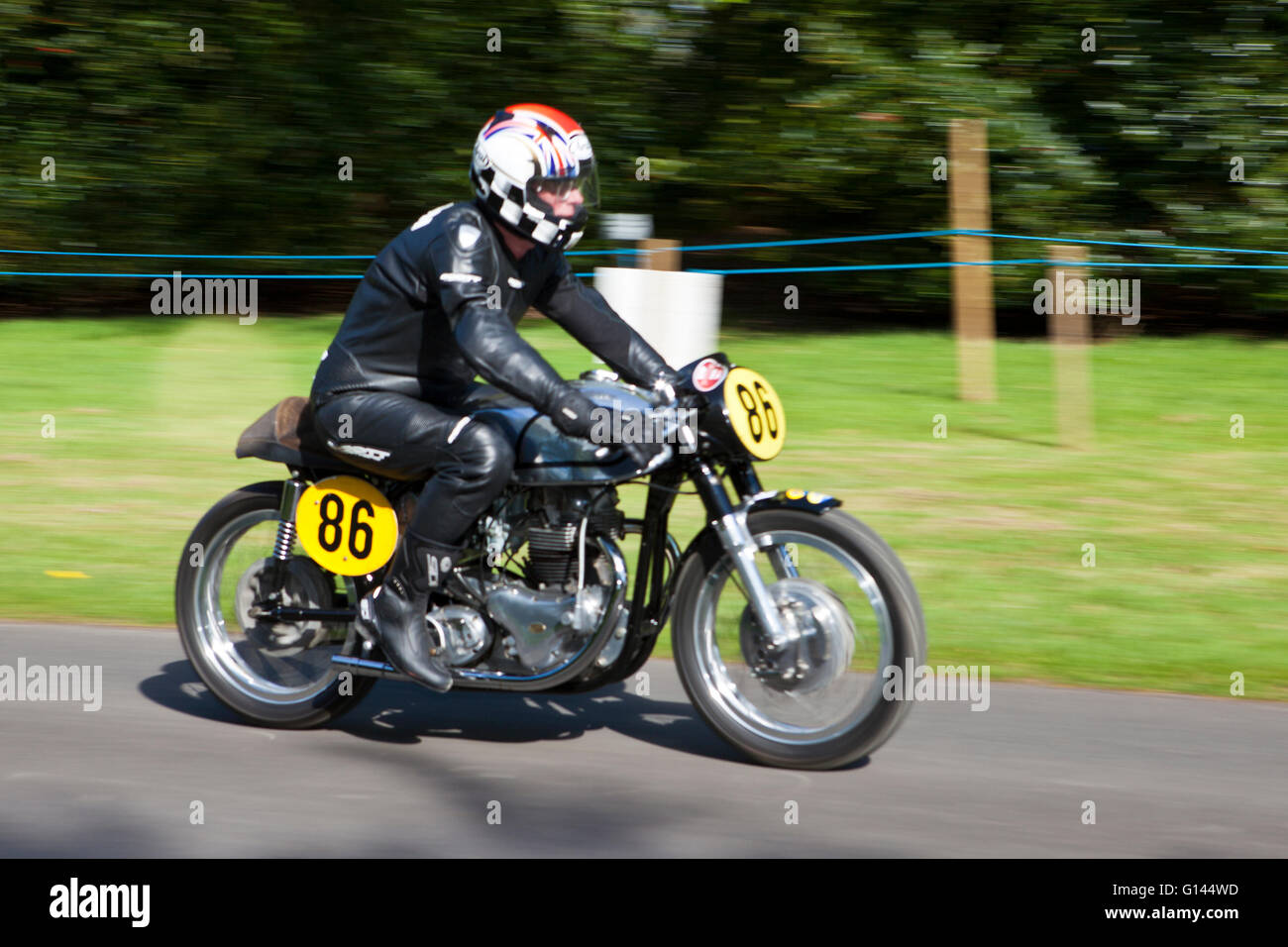 Classic superbike racing in the uk hi-res stock photography and images ...