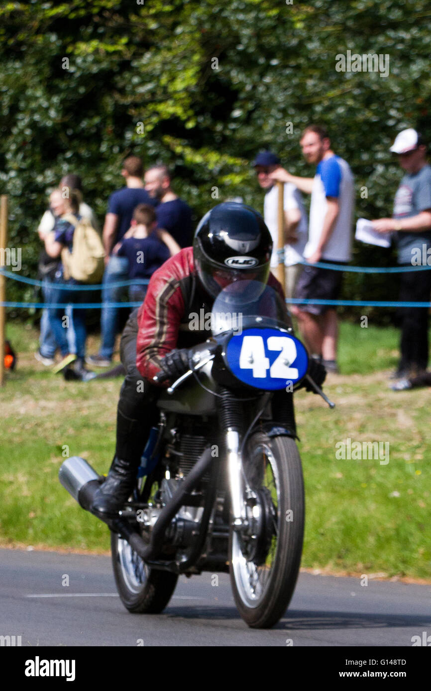 Chorley, Lancashire, UK. 8th May, 2016. 42, Les Reveley, BSA Gold Star ...