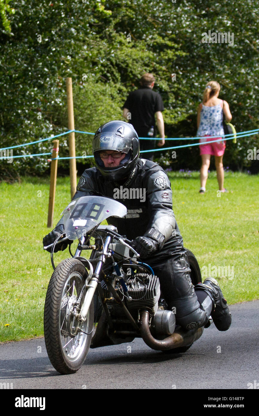 Chorley, Lancashire, UK. 8th May, 2016. 88, Simon Foster, Suzuki t500 ...