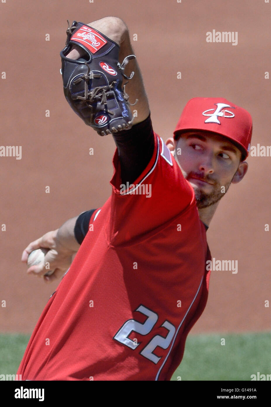 Usa. 8th May, 2016. SPORTS -- The Isotopes' Ryan Carpenter pitches ...