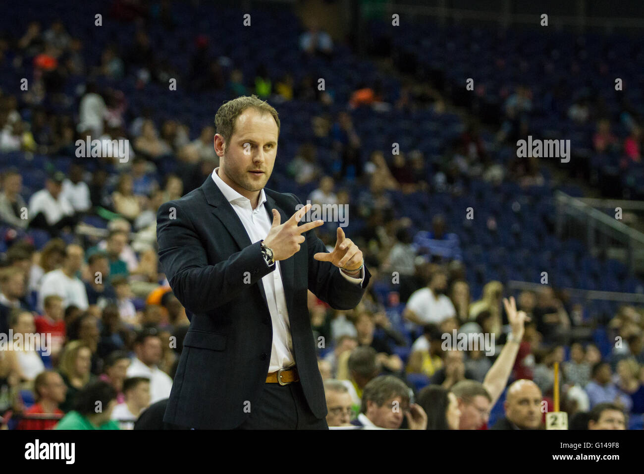 Women basketball coach hi-res stock photography and images - Alamy