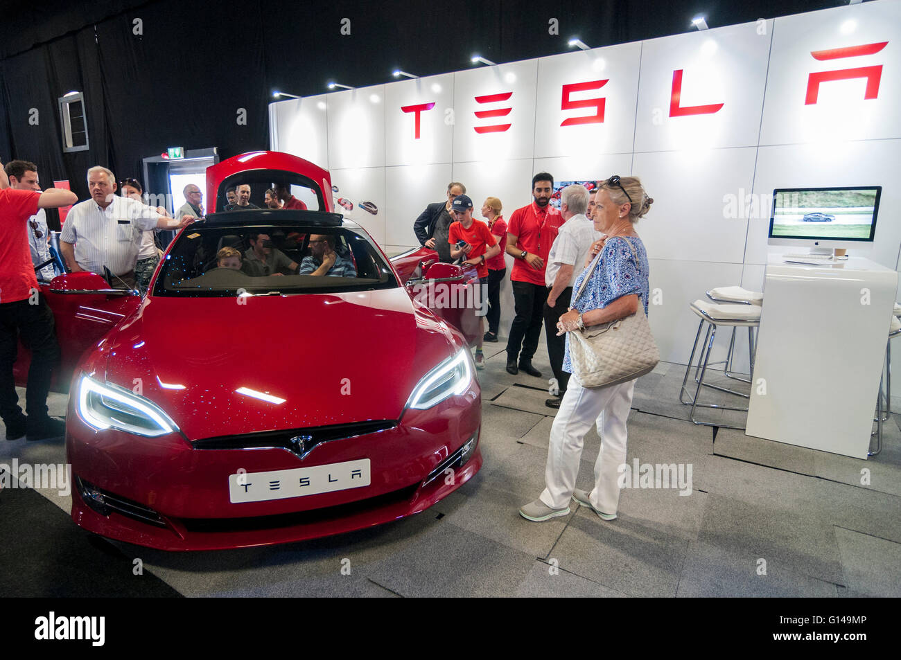 London, UK. 8 May 2016. The Tesla stand draws visitors. The final day ...
