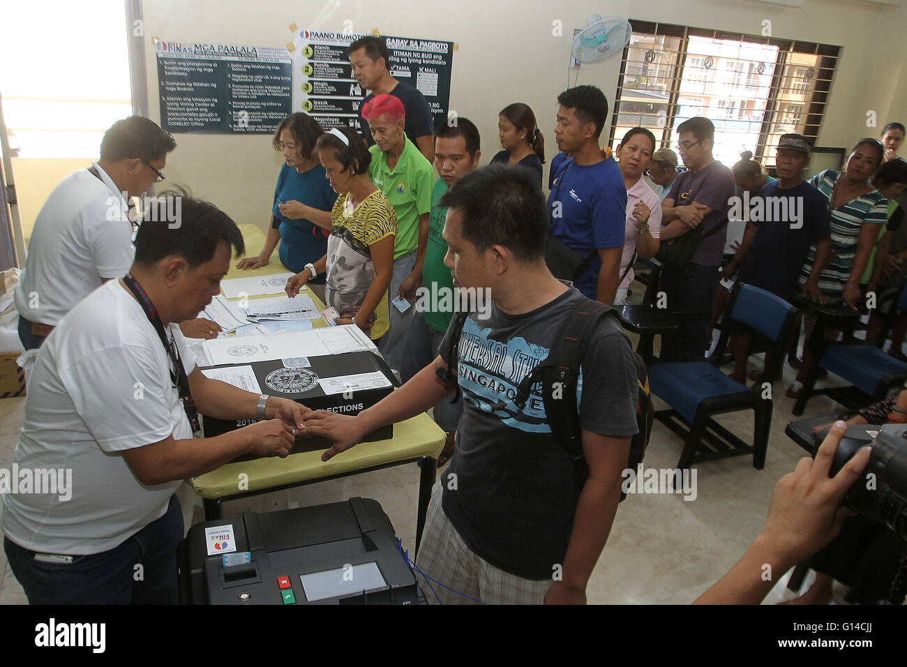 San Juan City, Philippines. 9th May, 2016. Voters line up to cast their ...