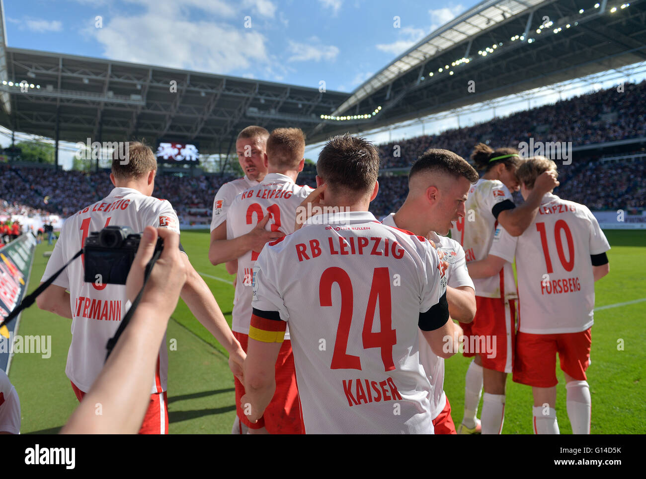 Leipzig, Germany. 08th May, 2016. Leipzig's players with Dominik Kaiser ...