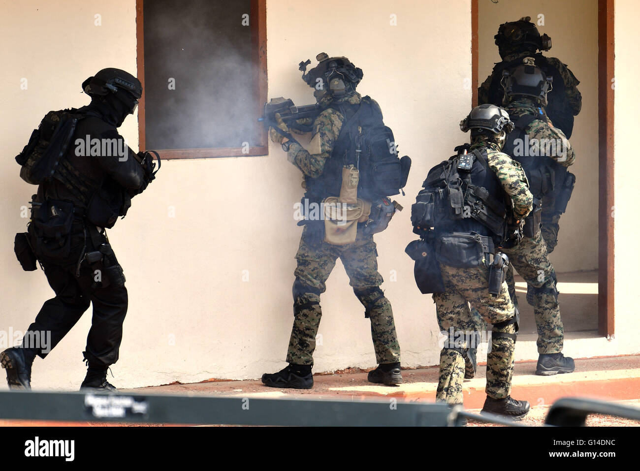 Singapore. 9th May, 2016. Multinational counter-terrorism teams take ...