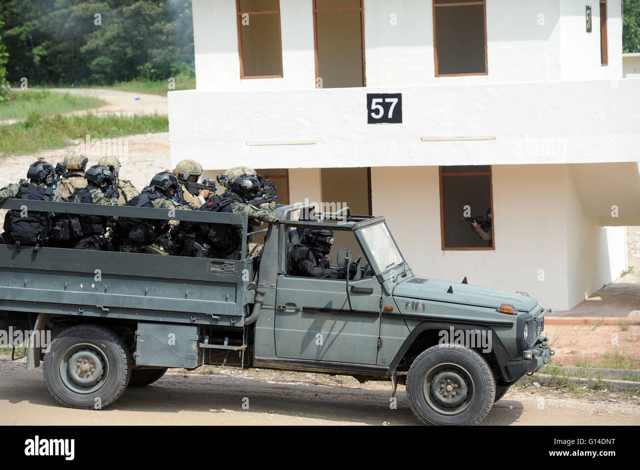 Singapore. 9th May, 2016. Multinational counter-terrorism teams take ...