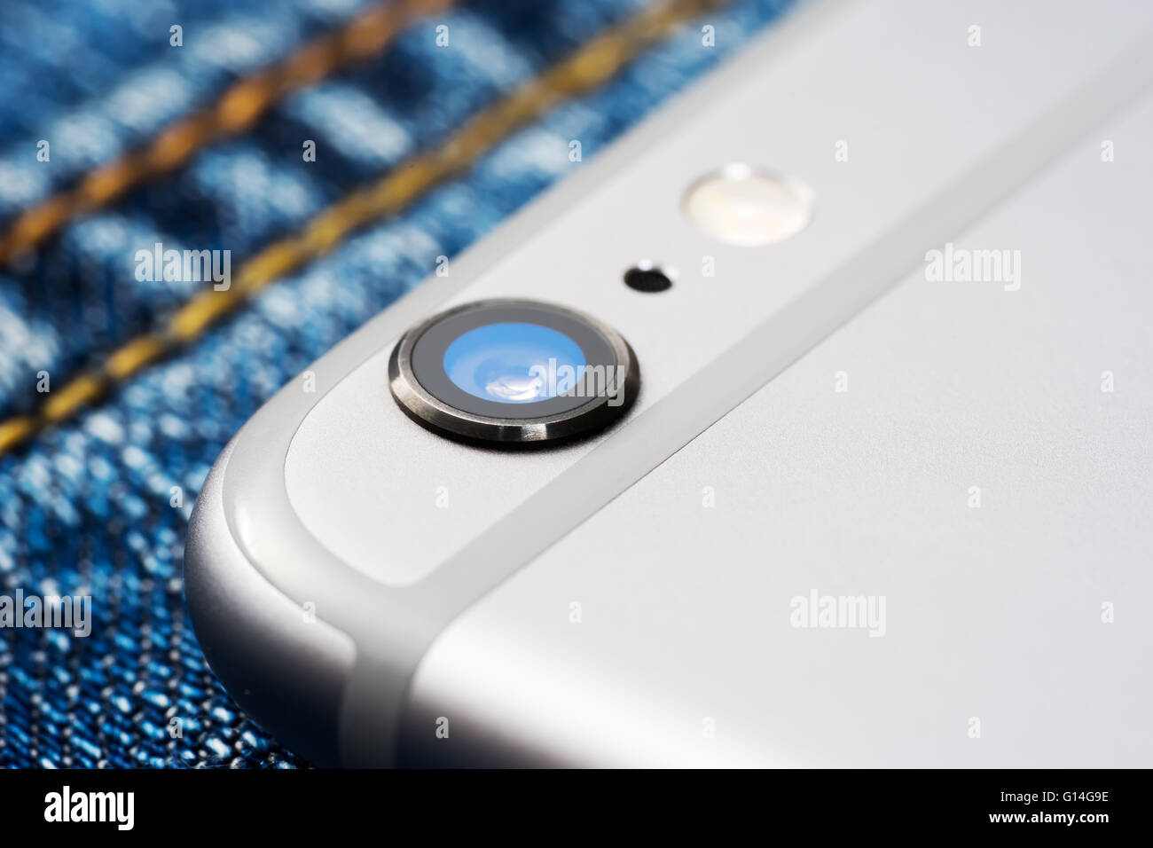Mobile camera lens hi-res stock photography and images - Alamy