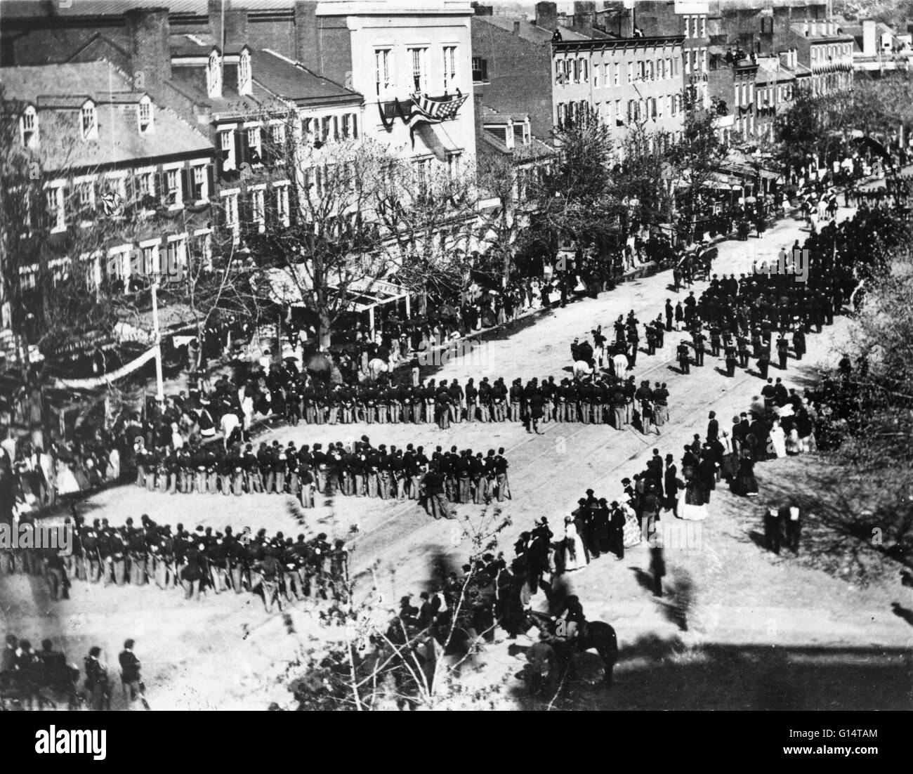 Procession carrying former president Lincoln's body from the White ...