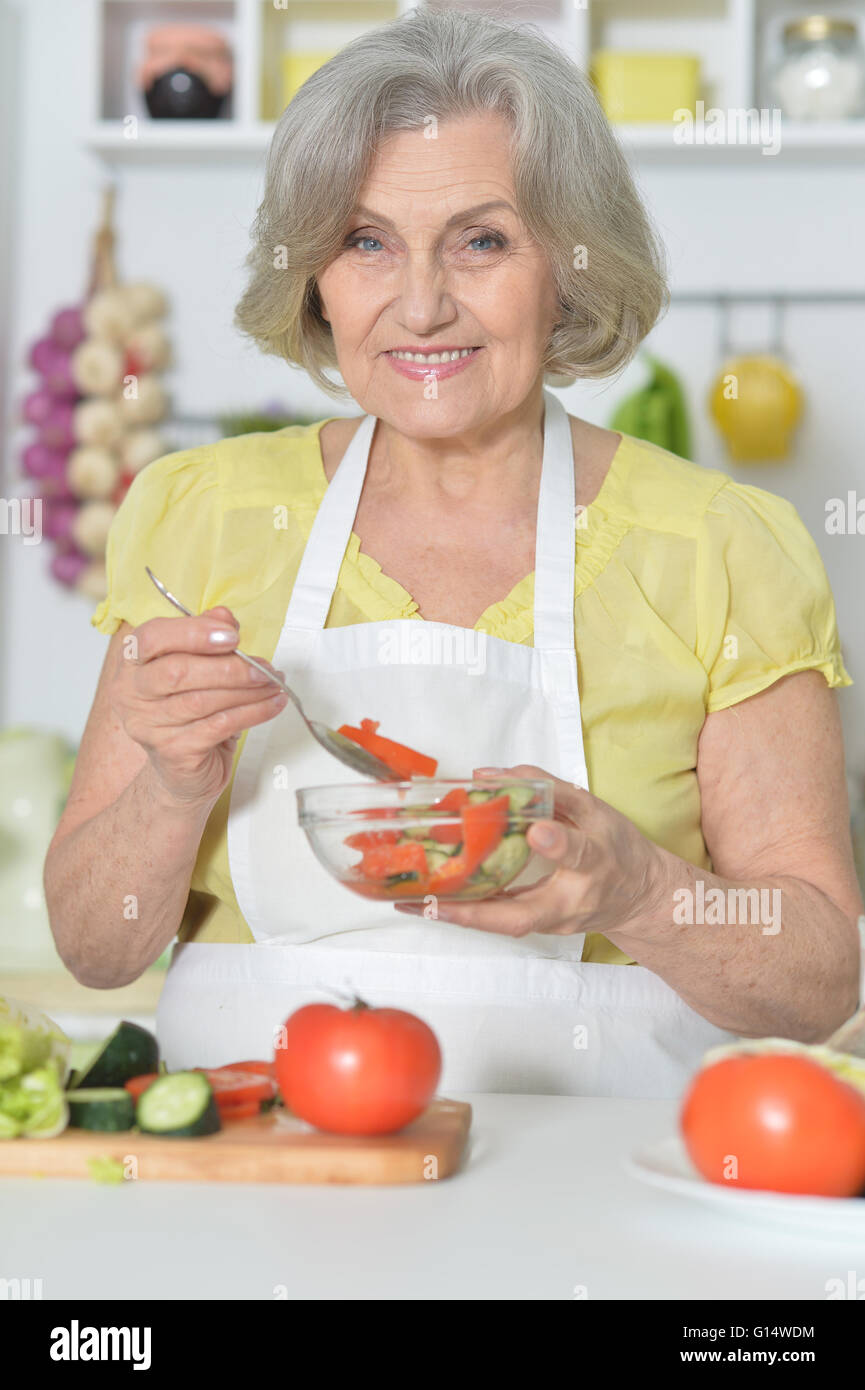 Granny cooking meal hi-res stock photography and images - Alamy