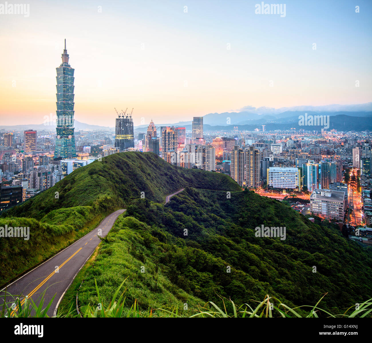 The imageng of skyline of Xinyi District in downtown Taipei, Taiwan ...