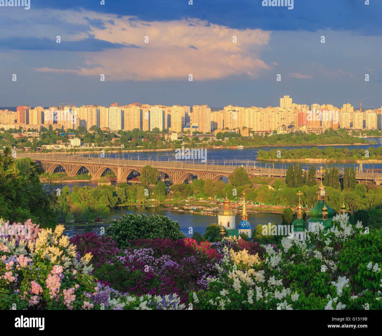 Skyscraper building kiev ukraine hi-res stock photography and images ...