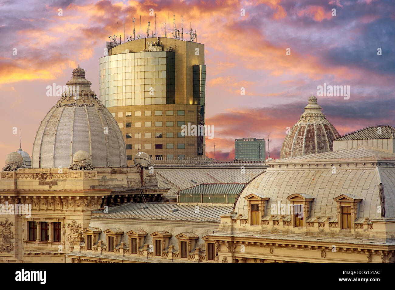 New old contrast architecture hi-res stock photography and images - Alamy