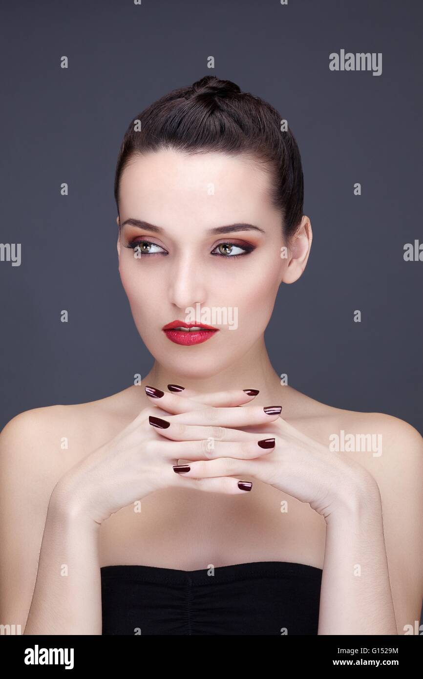 Hands under face hi-res stock photography and images - Alamy