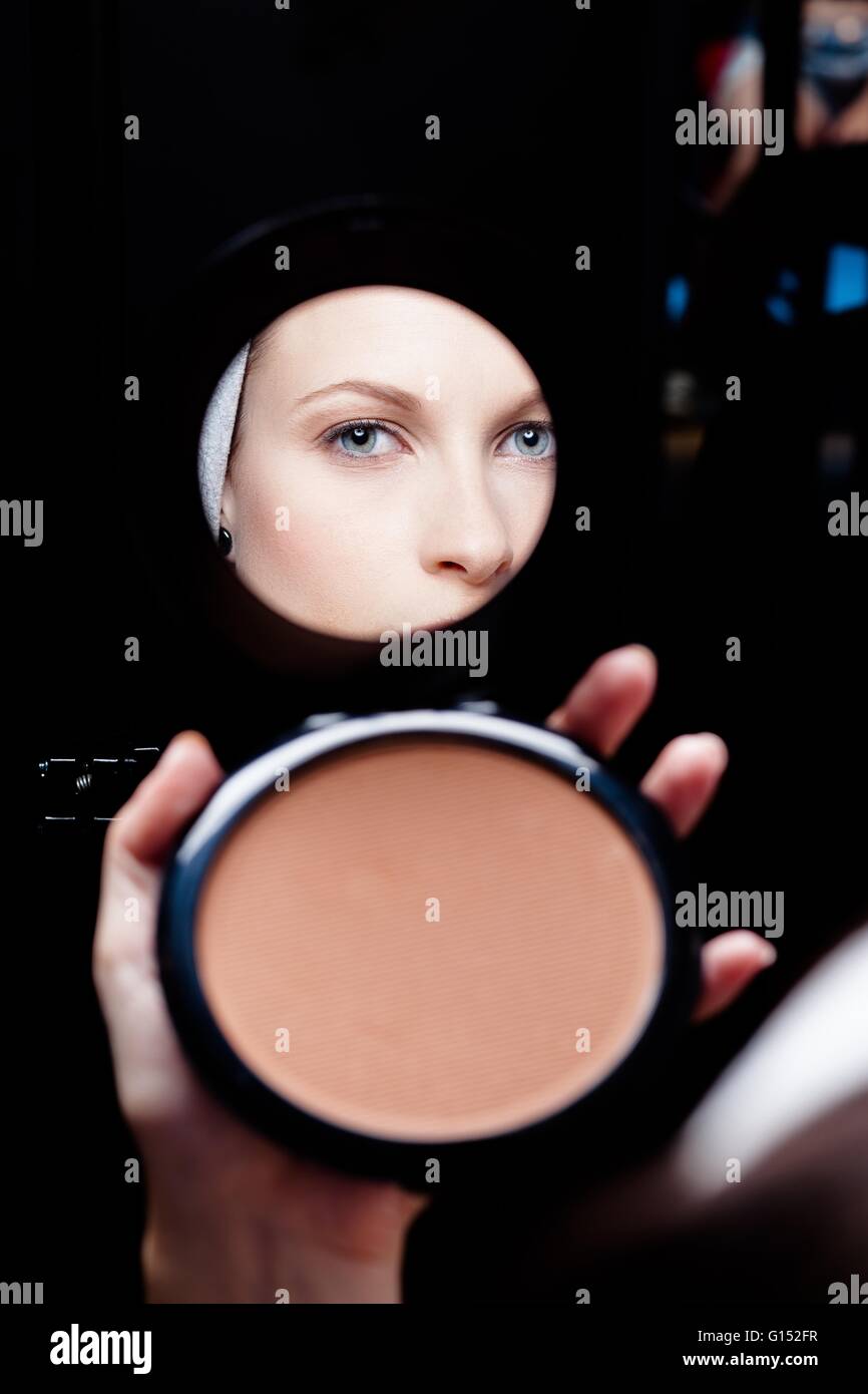 Woman gaze hi-res stock photography and images - Alamy