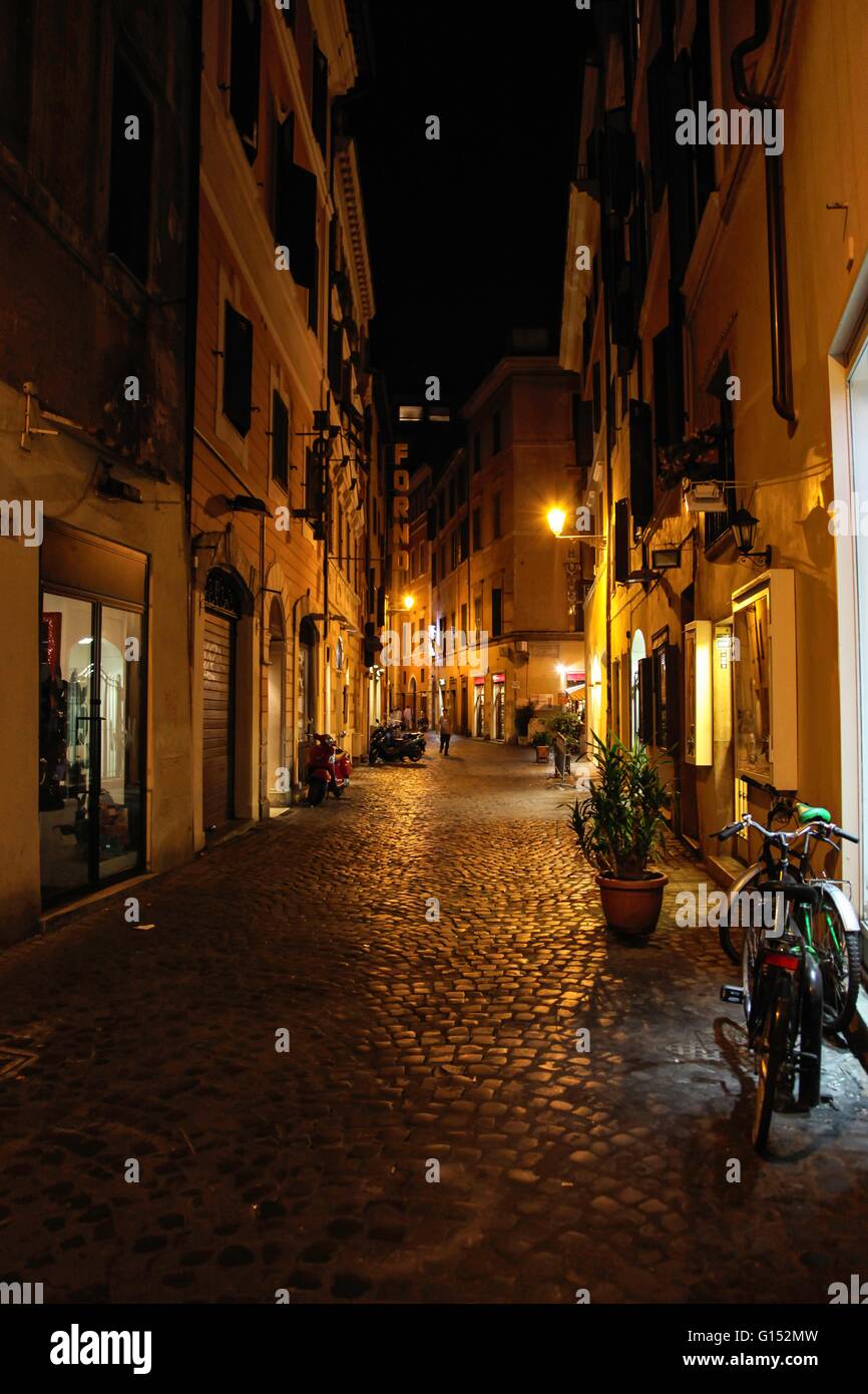 Night rome hi-res stock photography and images - Alamy