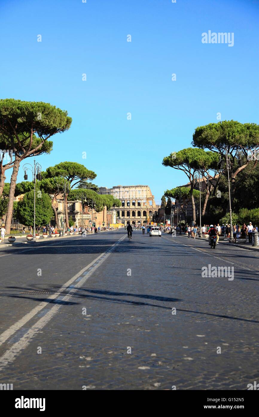 Colosseum street view hi-res stock photography and images - Alamy