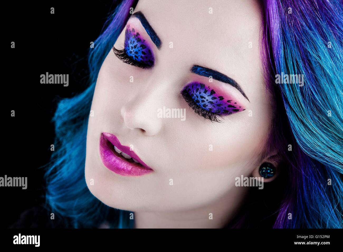 Close up of a pretty girl with leopard makeup Stock Photo - Alamy