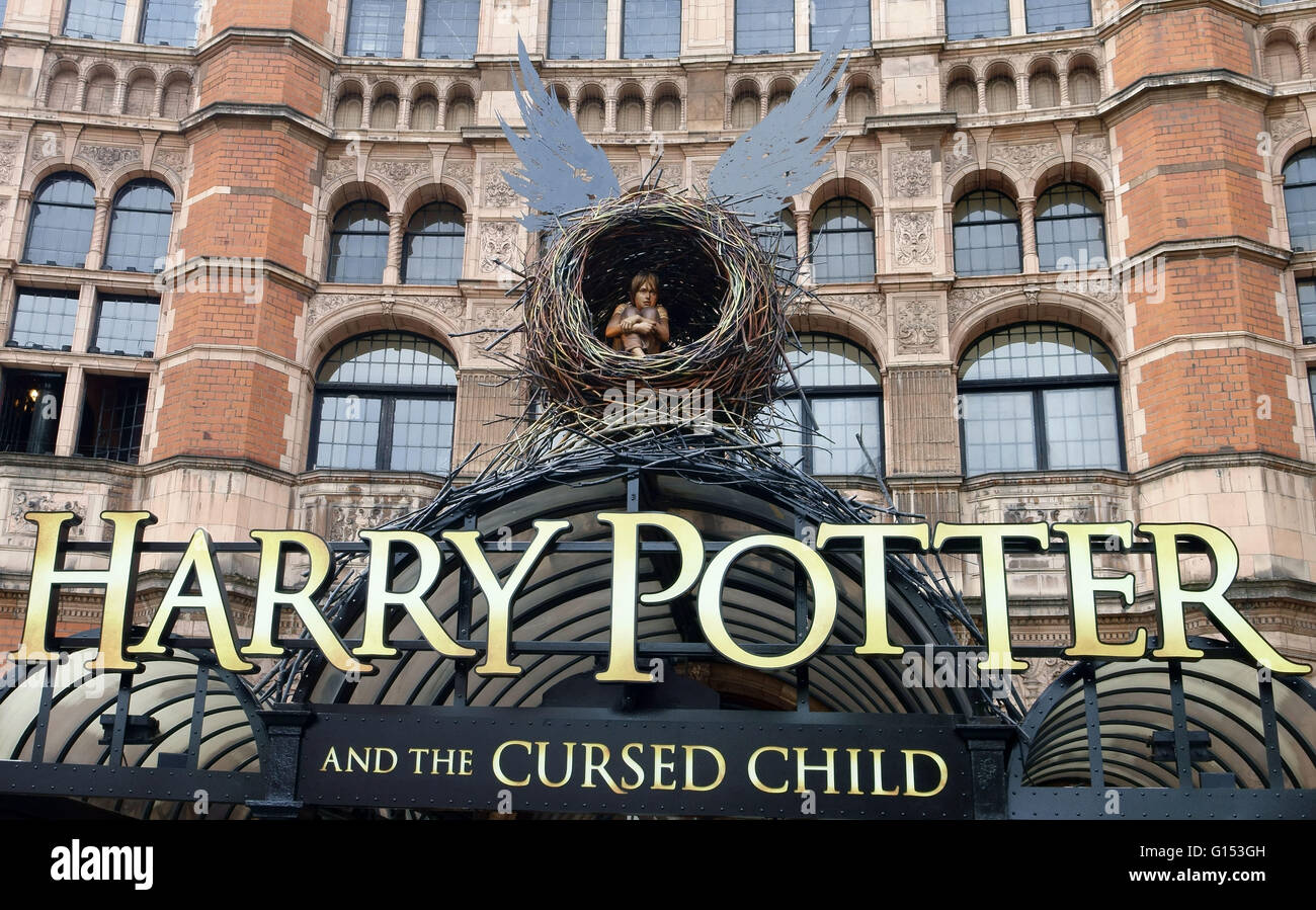 Harry potter cursed child hi-res stock photography and images - Alamy