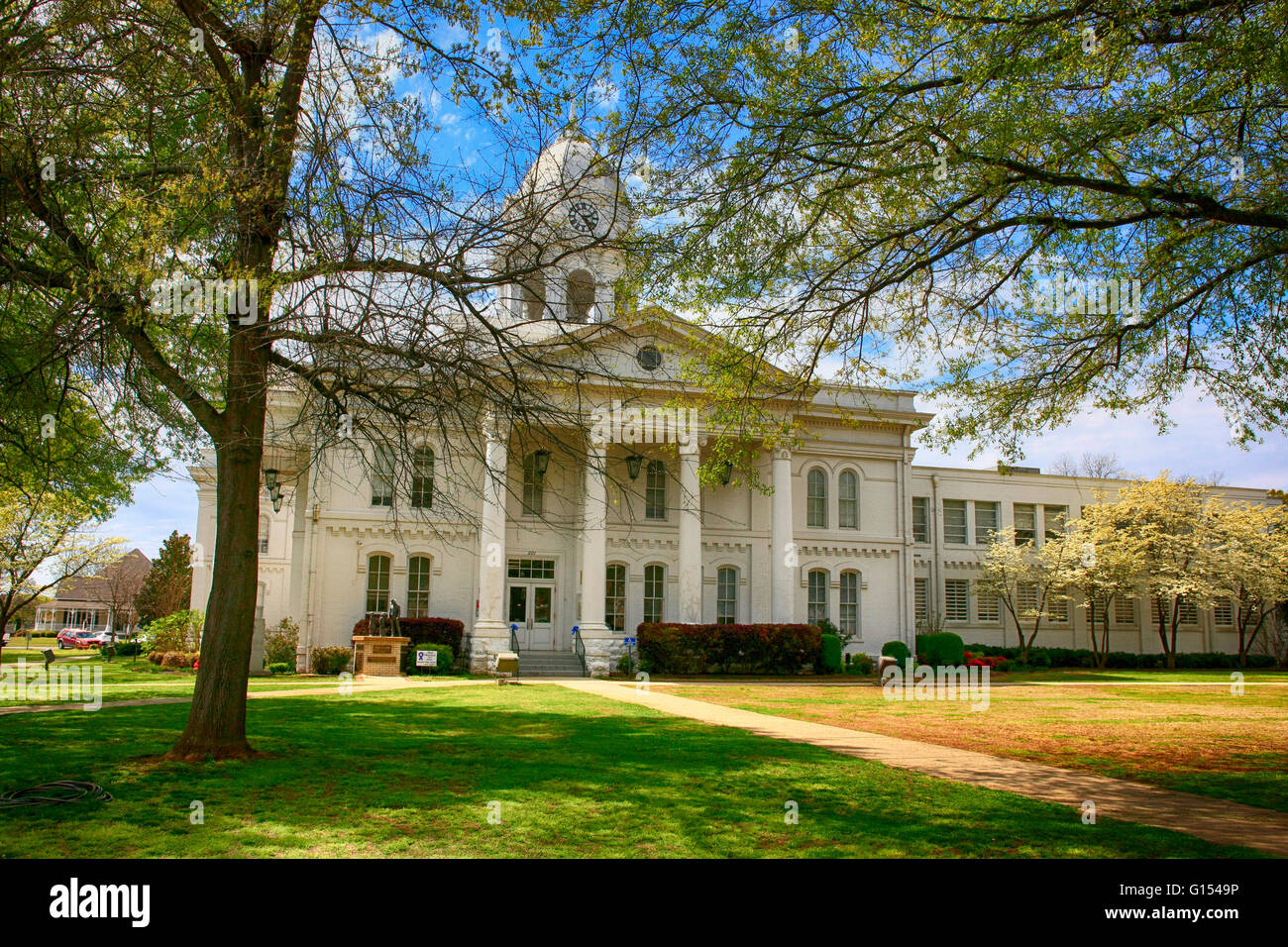 Colbert County Courthouse in Tuscumbia, Alabama Stock Photo - Alamy