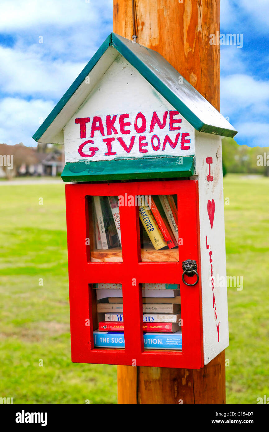 A birdhouse library hi-res stock photography and images - Alamy
