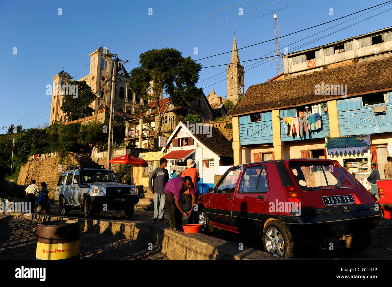 Queen of madagascar hi-res stock photography and images - Alamy