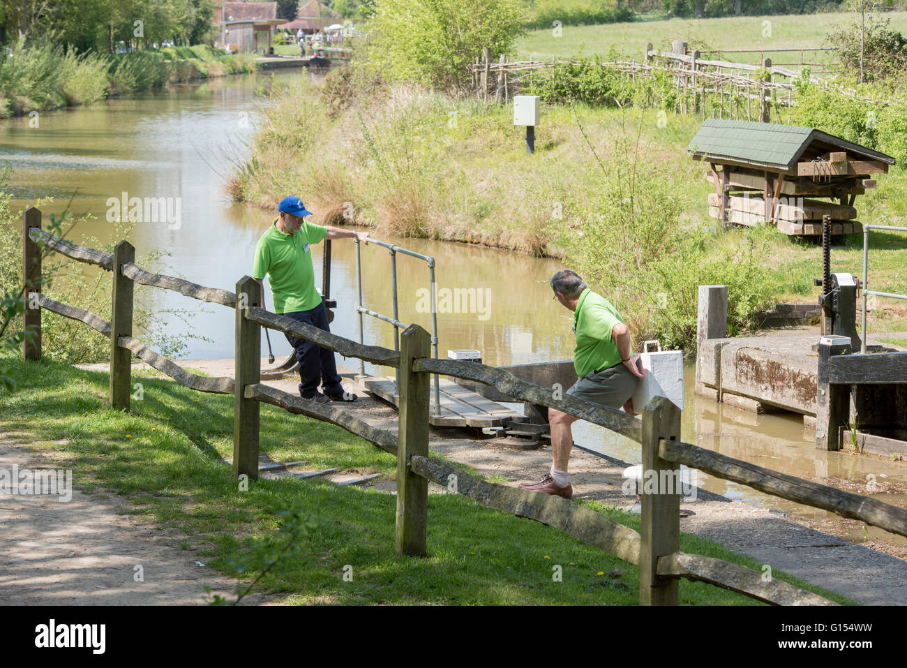 Operating canal lock gates hi-res stock photography and images - Alamy