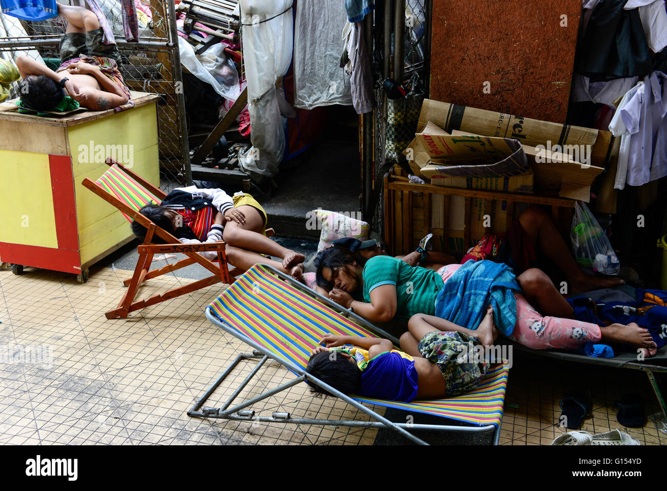 Philippines homeless hi-res stock photography and images - Alamy