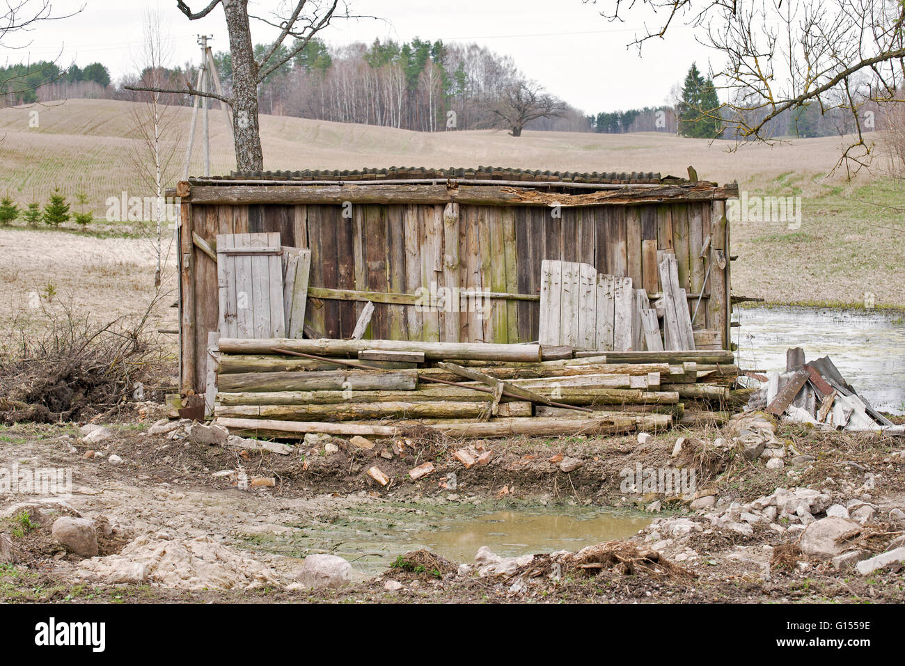 Old grunge wooden shed Stock Photo - Alamy
