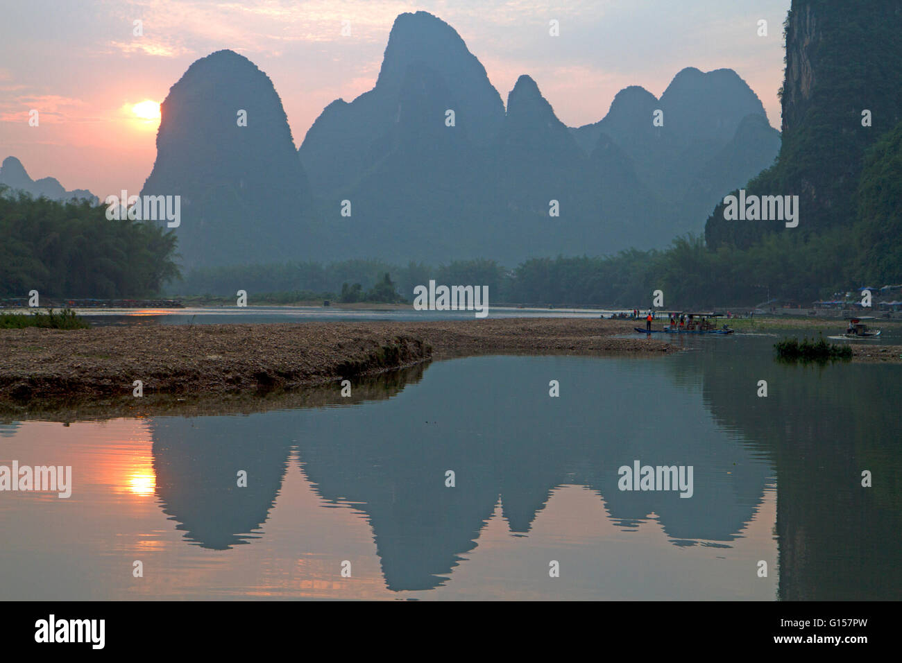Sunset over the Li River at Xingping Stock Photo - Alamy