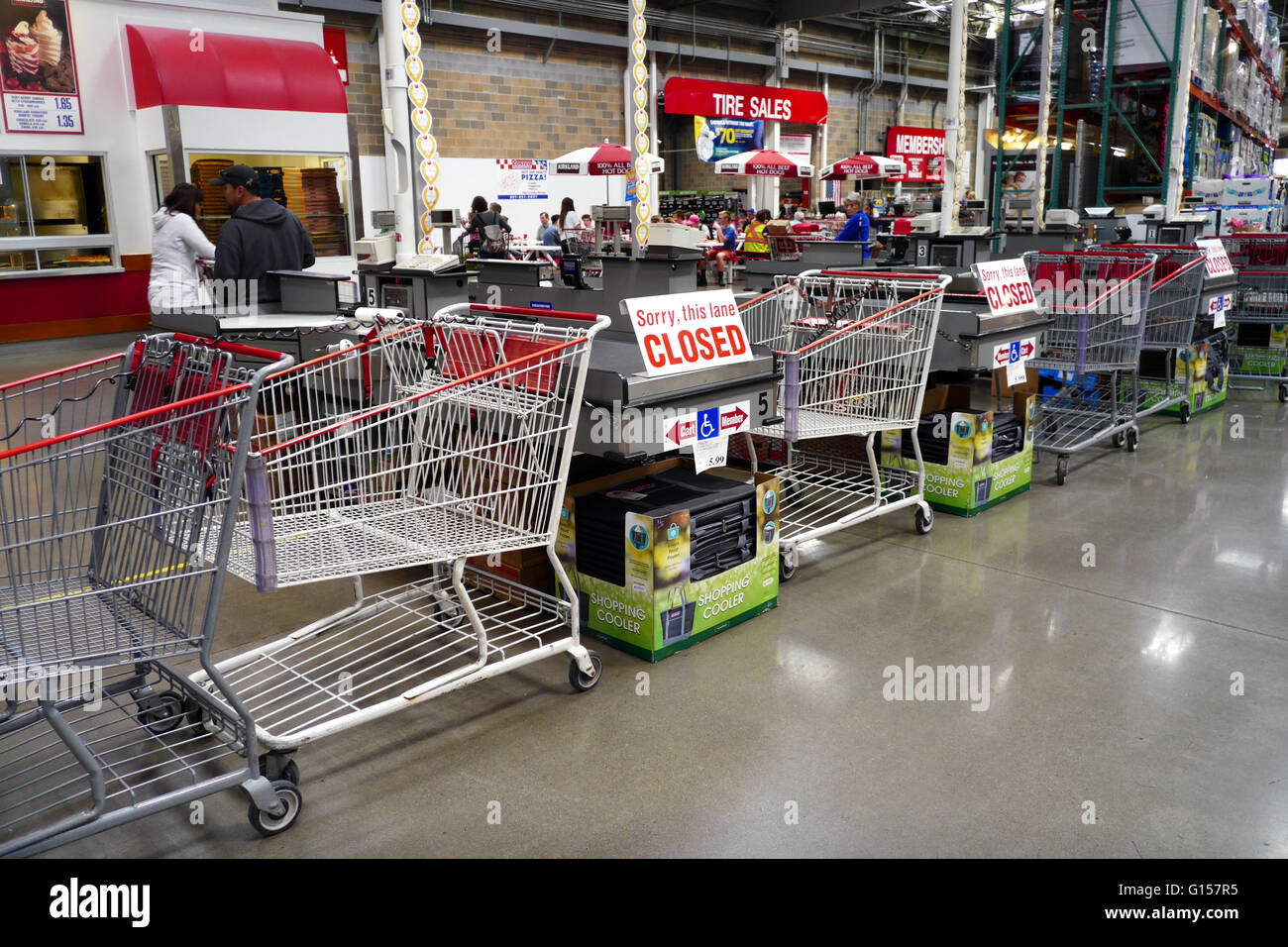 Checkout lane hi-res stock photography and images - Alamy