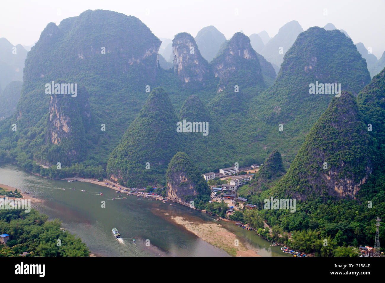 Overhead view of the Li River and karst mountains at Xingping Stock ...