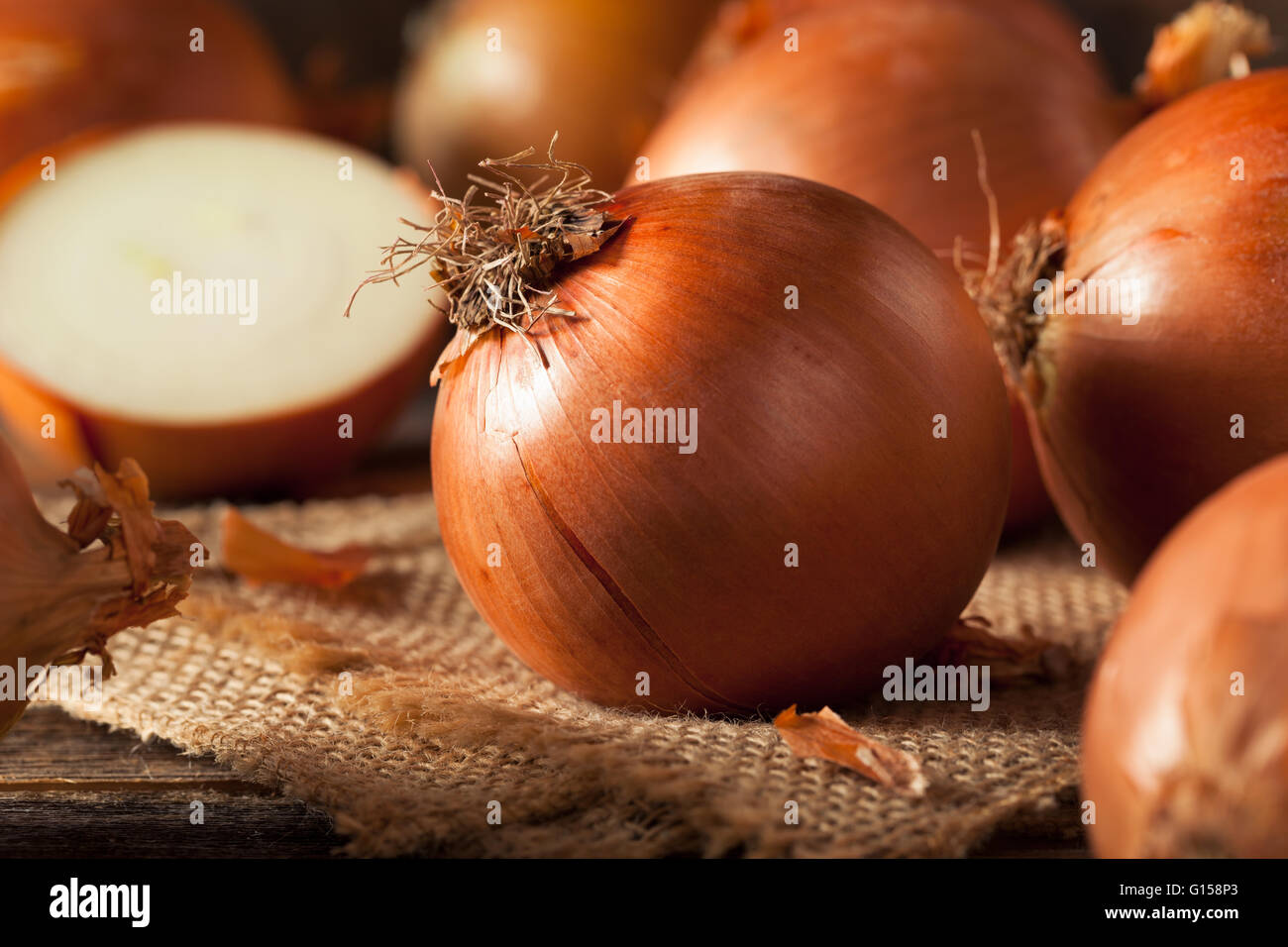Peel onions hi-res stock photography and images - Alamy