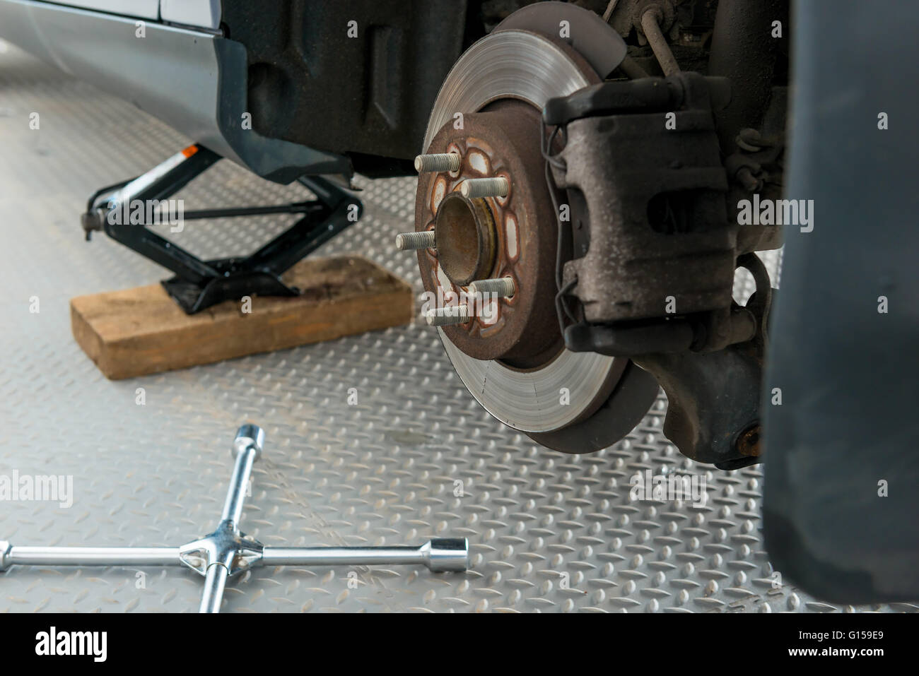 Car dismantling hi-res stock photography and images - Alamy