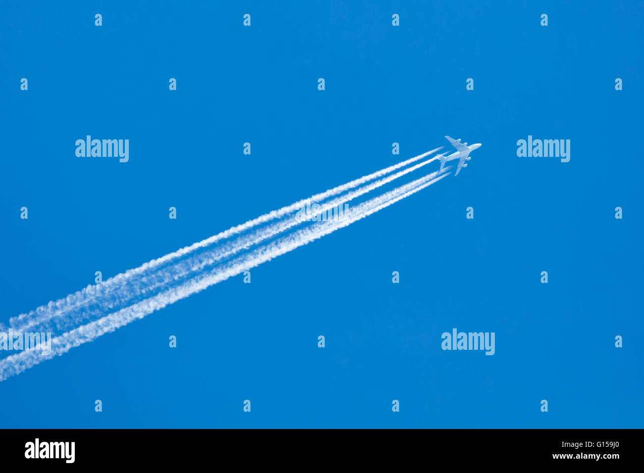 Large aircraft flying in sky, 4 stripes in the sky Stock Photo - Alamy