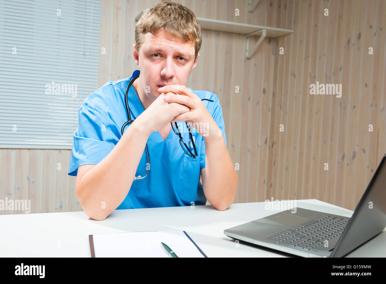 Hands doctor working on laptop hi-res stock photography and images - Alamy