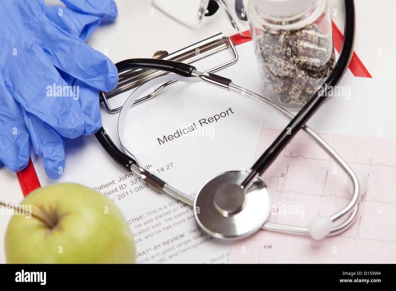 Medical report and cardiogram Stock Photo - Alamy