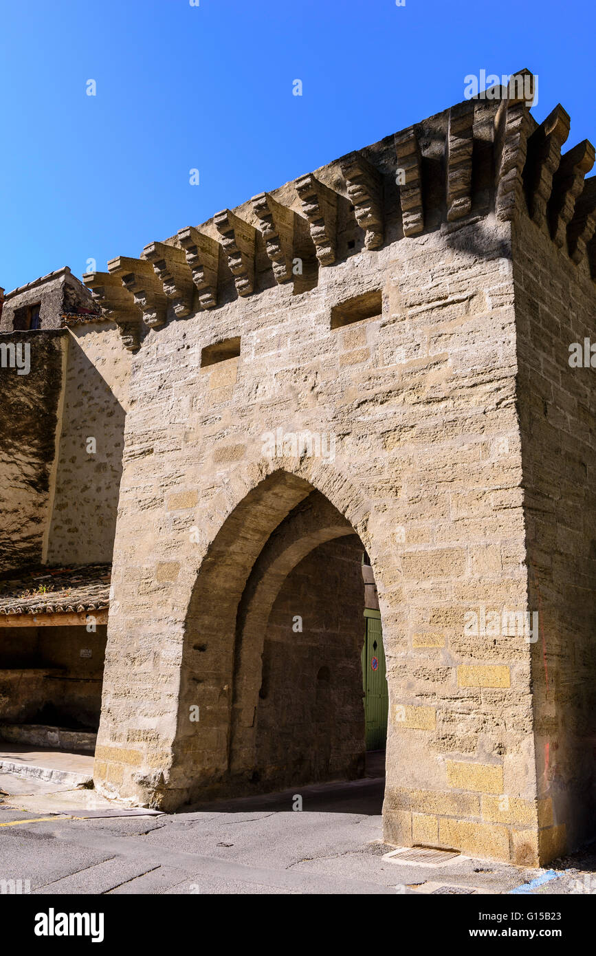 Porte médiévale Village de Cucuron Luberon Vaucluse Provence France 84 ...