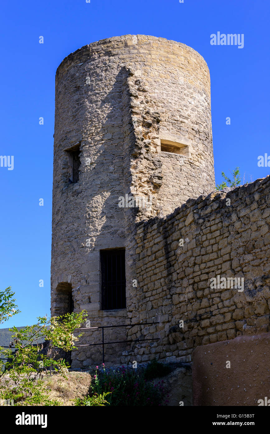la Tour Sus-Pous Village de Cucuron Luberon Vaucluse Provence France 84 ...