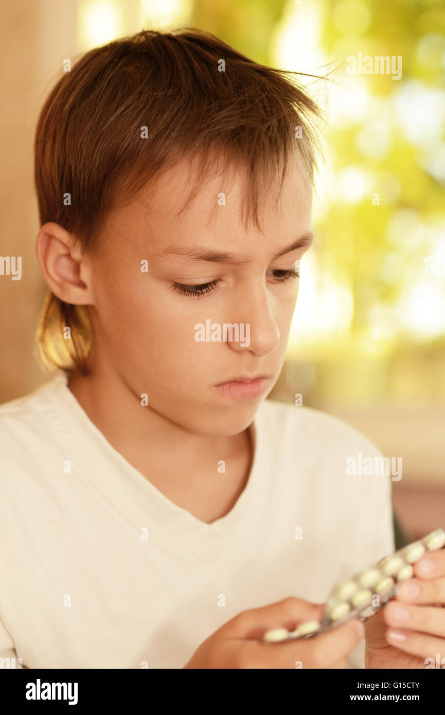 boy feels pain Stock Photo - Alamy