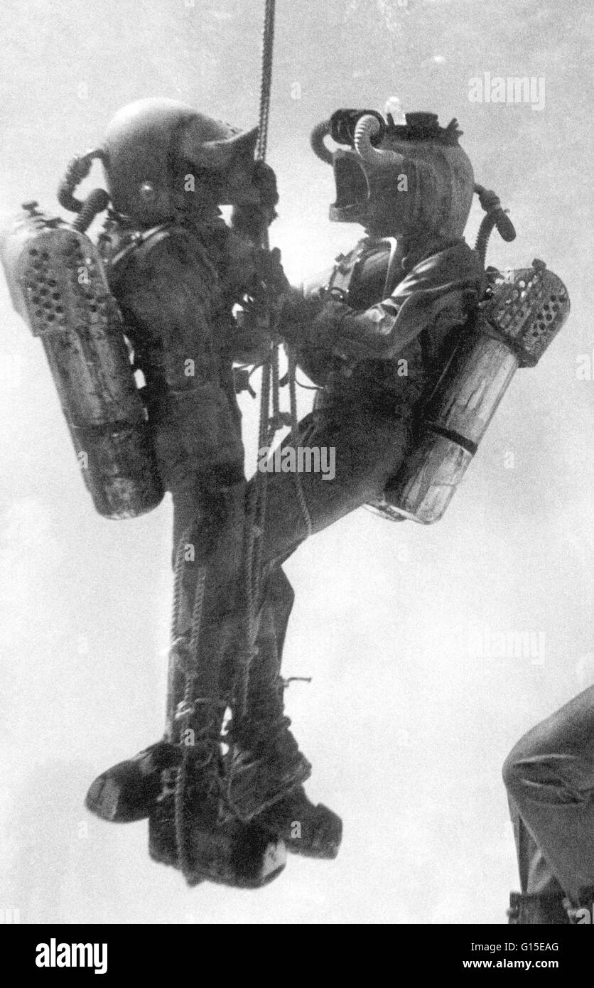 Scuba dive deep Black and White Stock Photos & Images - Alamy