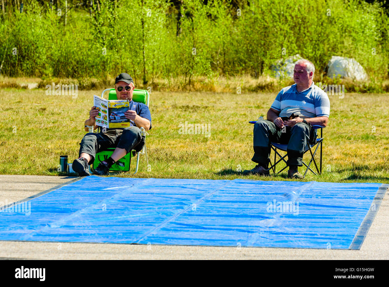 Service team hi-res stock photography and images - Alamy