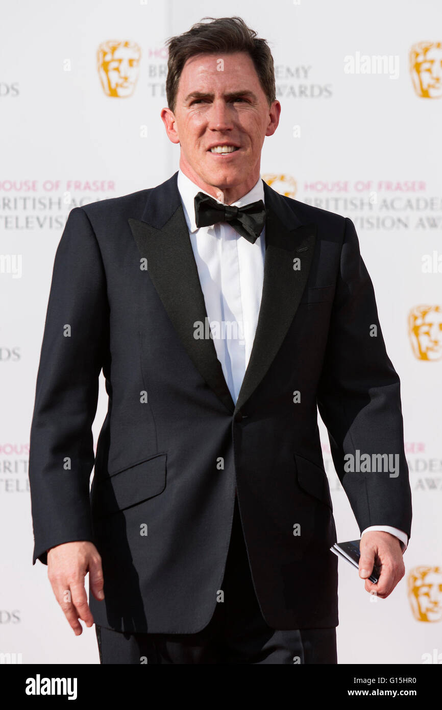 London, UK. 8 May 2016. Comedian Rob Brydon. Red carpet celebrity ...